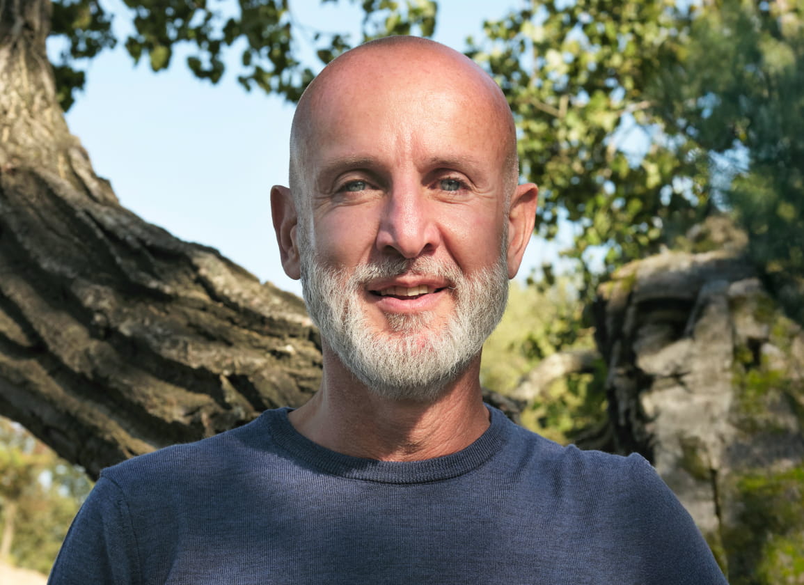 Interview Juno Burger: “Alleen het hart kan uitersten verenigen” - De ...