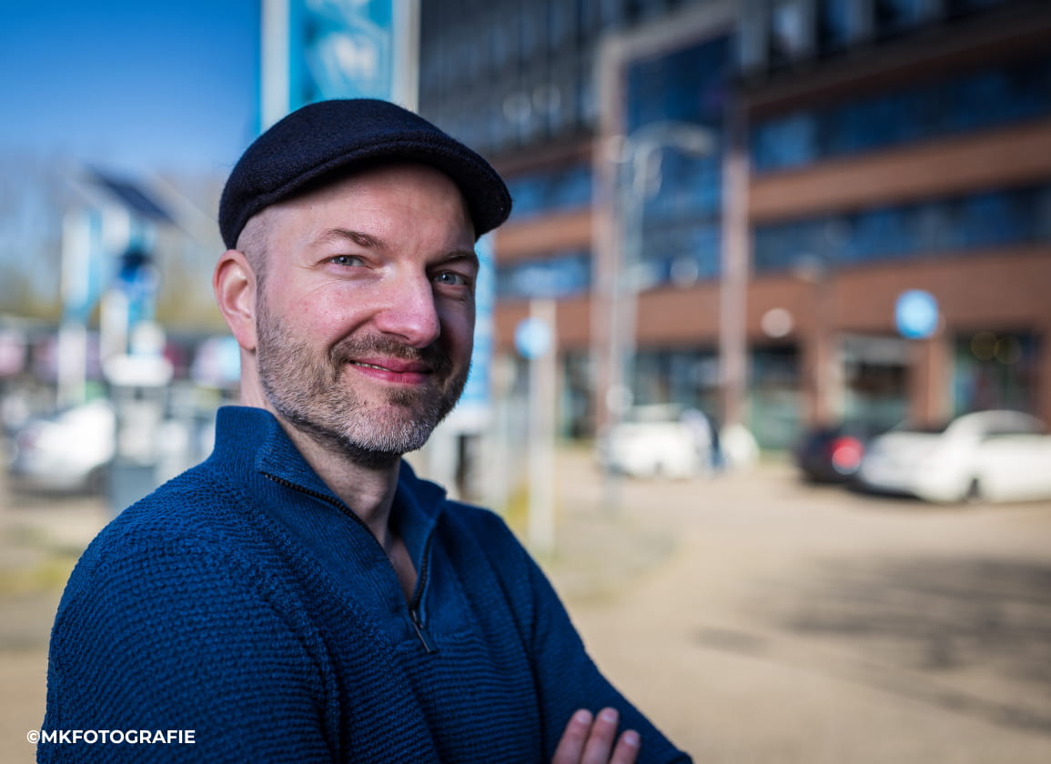 Juglen Zwaan: “Pillen slikken is symptoombestrijding” - De Andere Krant